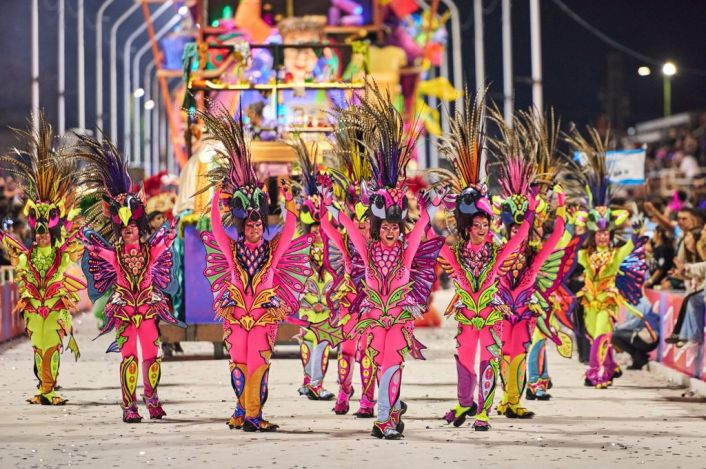 Papelitos se consagró campeona del Carnaval del País - Mirador Provincial